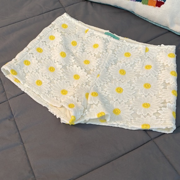 Judith March | Shorts | Judith March M New Daisy Crochet Floral High ...